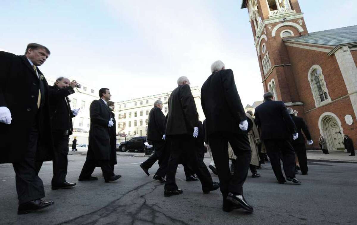 Song helps honor judge at funeral