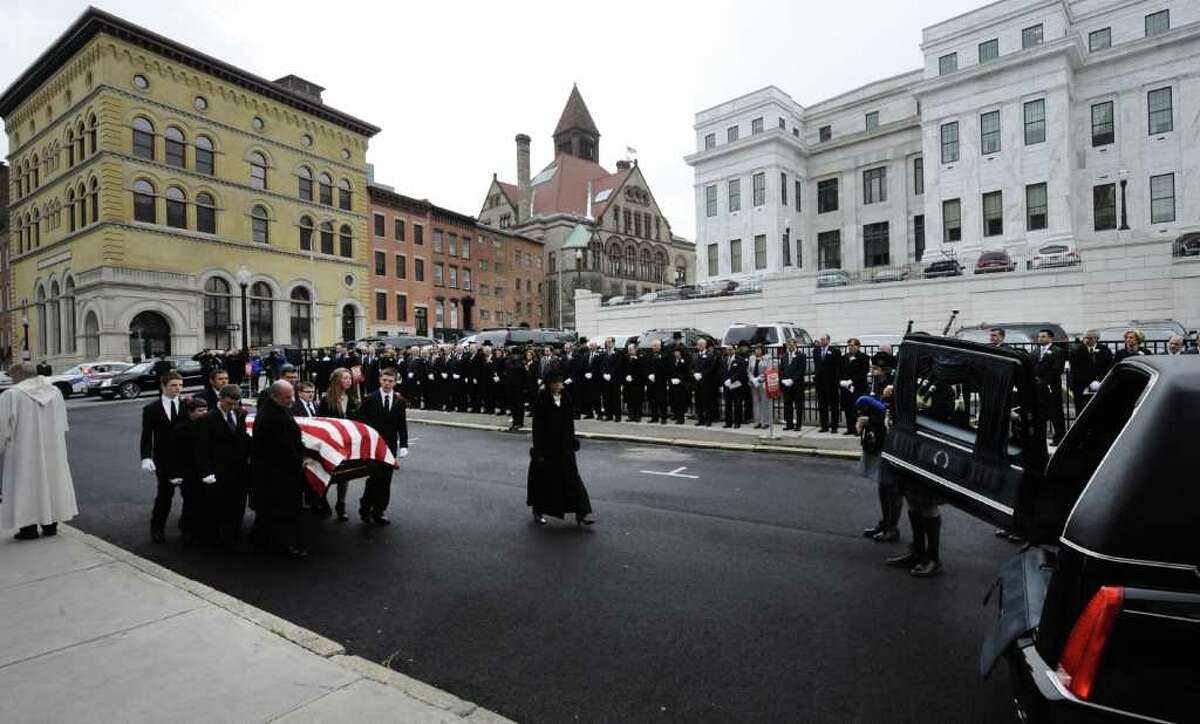 Song helps honor judge at funeral