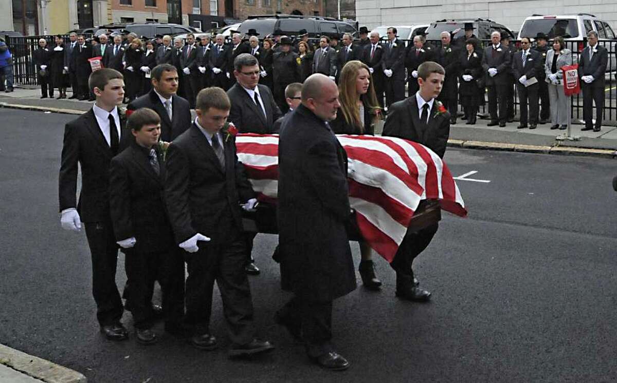 Song helps honor judge at funeral