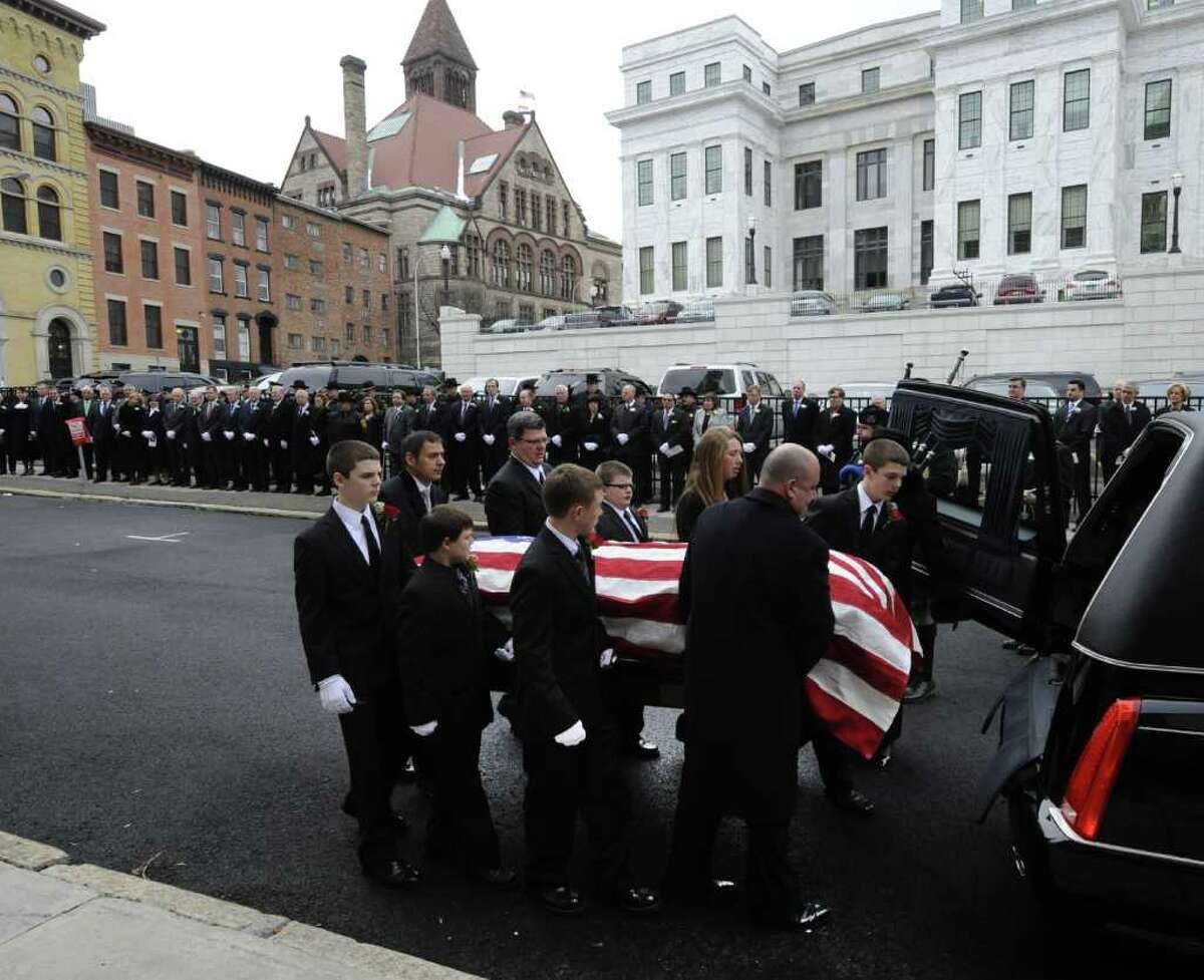 Song helps honor judge at funeral