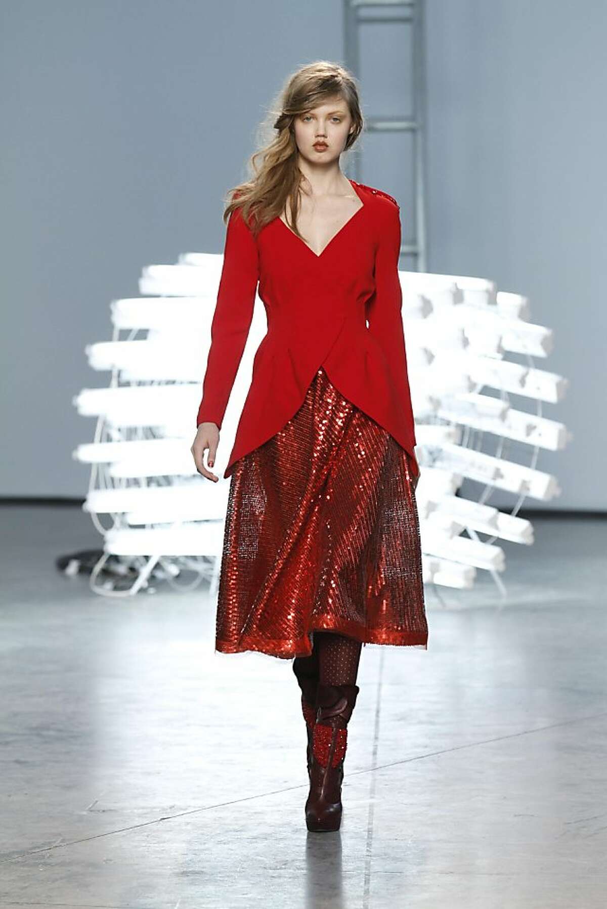 Go boldly when it comes to red - mix your tones