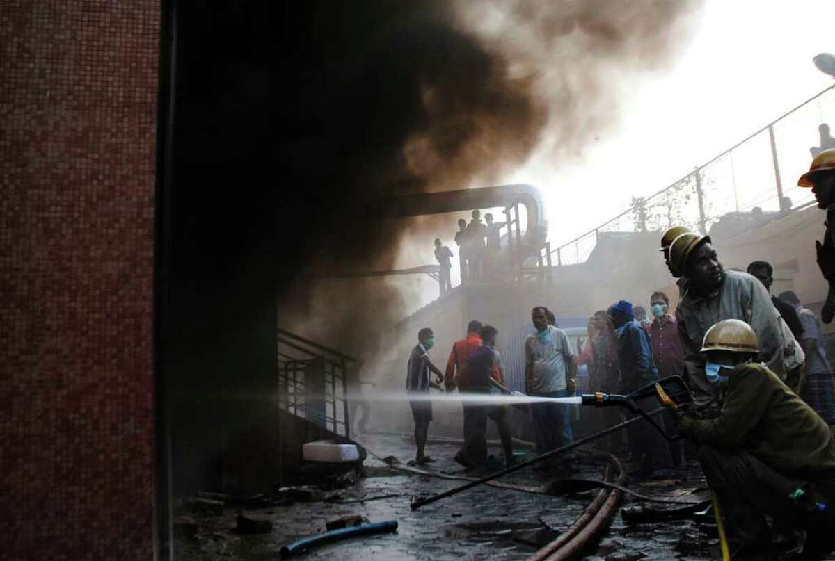 Indian hospital fire kills 89 as staff flees