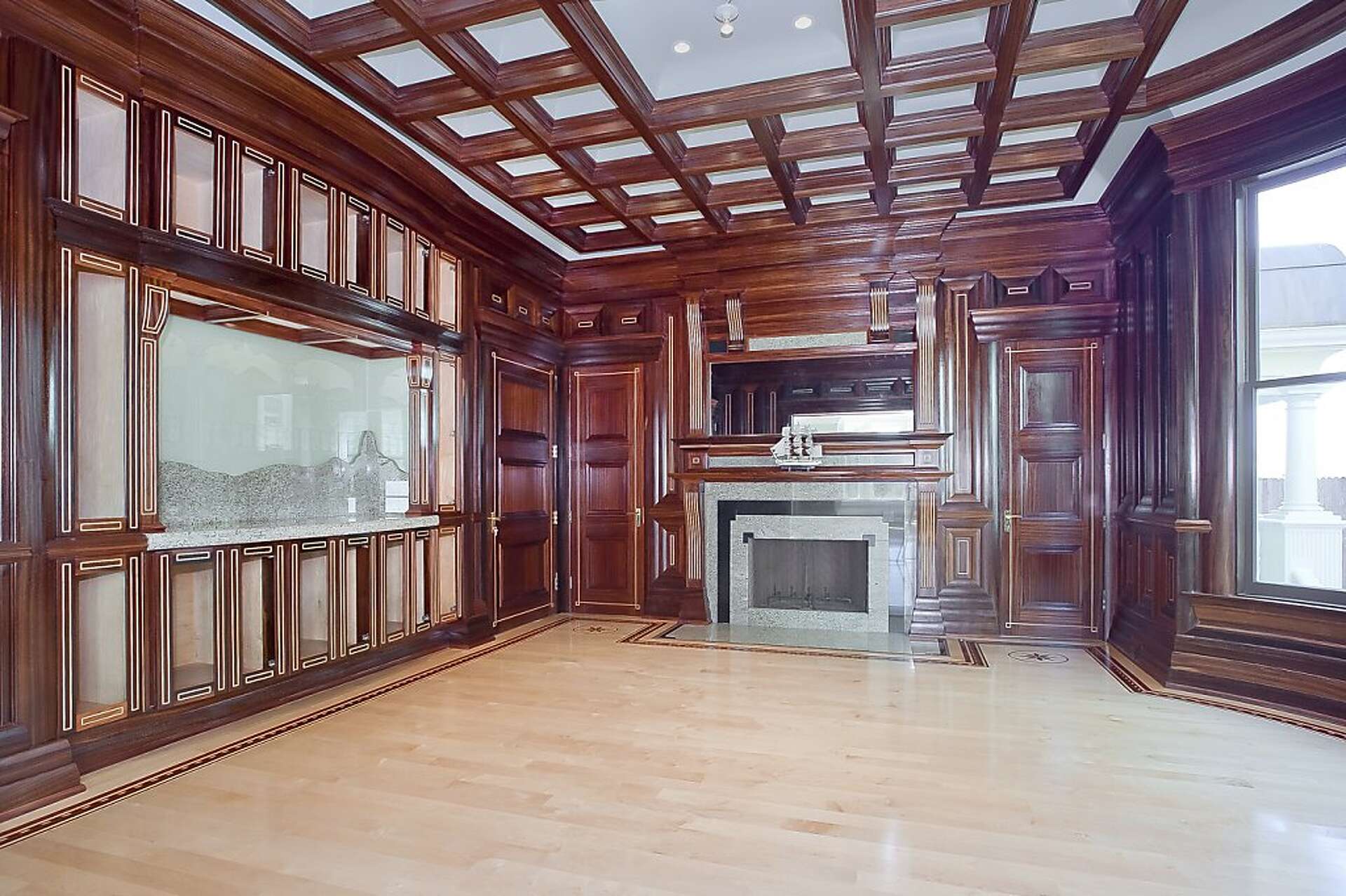 San Francisco Victorian boasts updates and period details