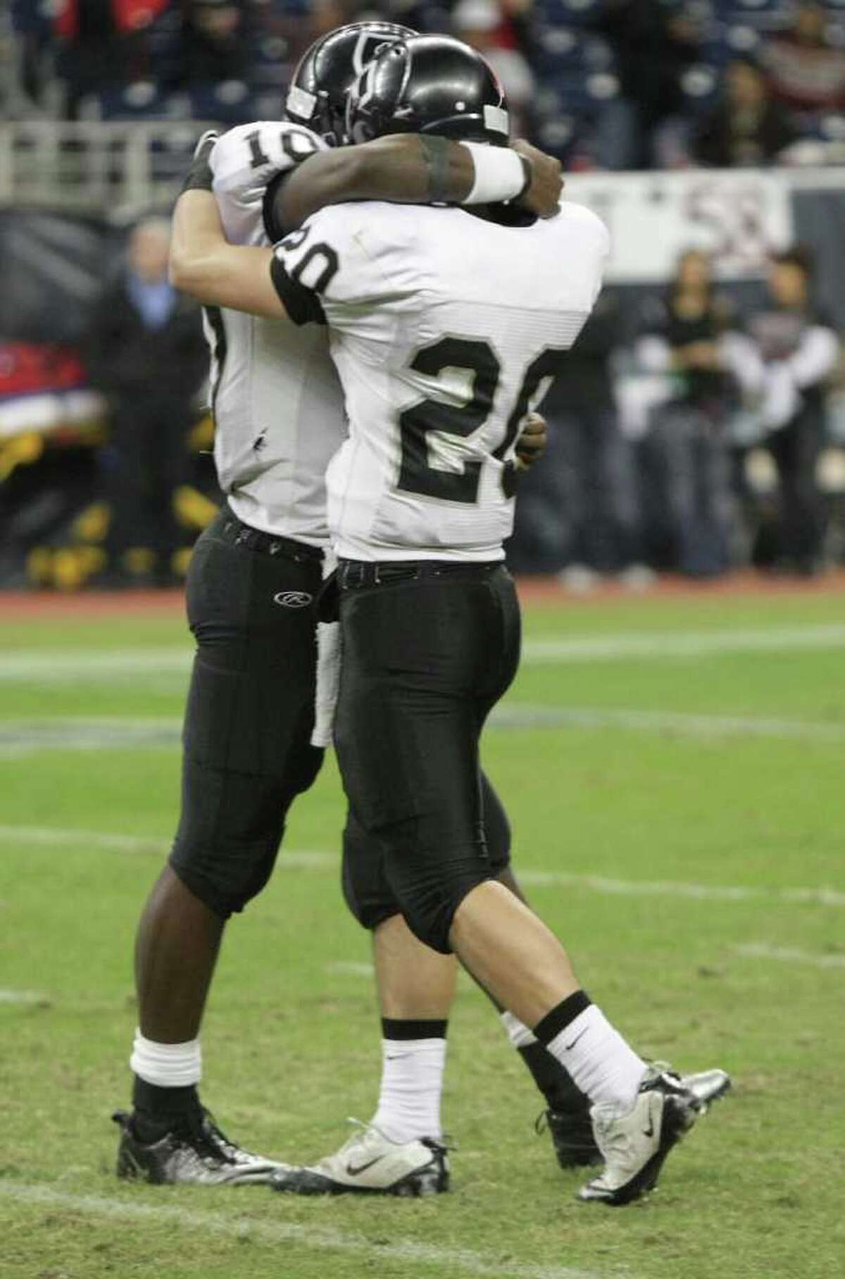 Steele knocks PA Memorial out in semifinals