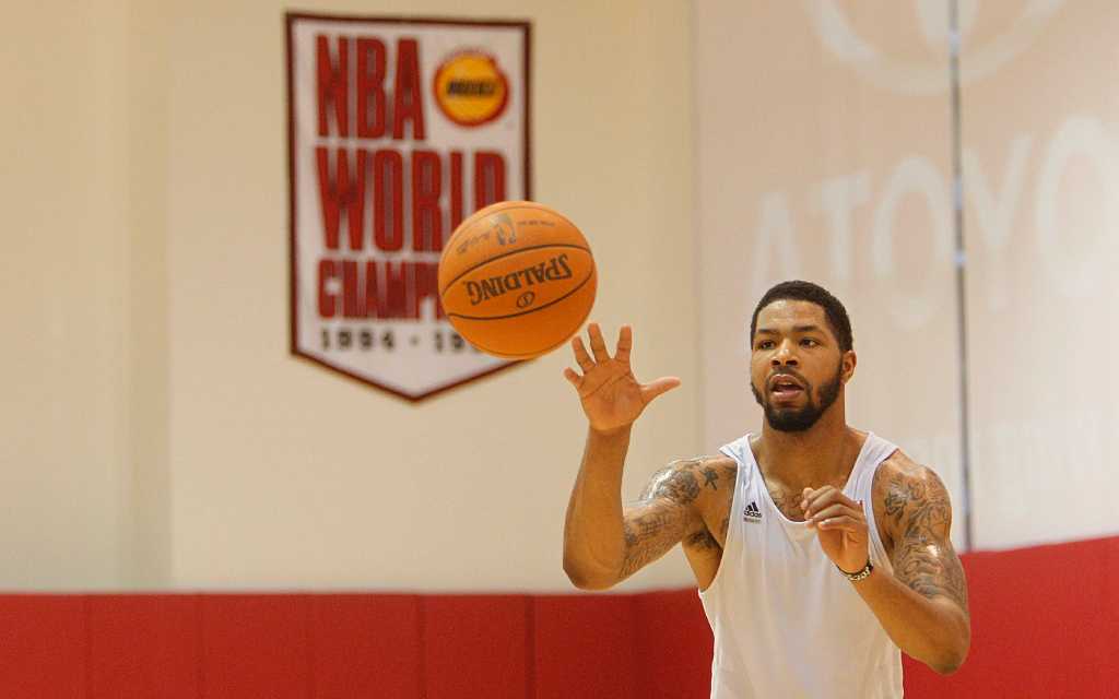 Rockets sign first-round draft pick Morris