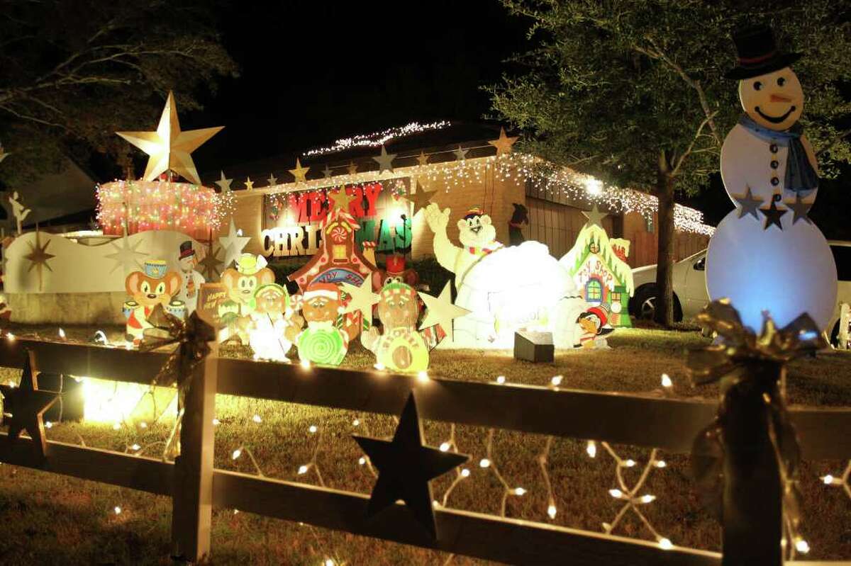 Windcrest residents prepare for Light-Up