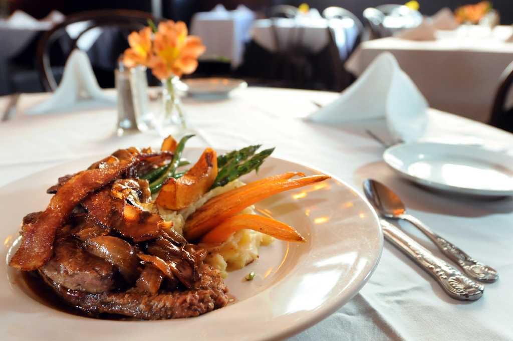 Restaurants have plans for Christmas and New Year's