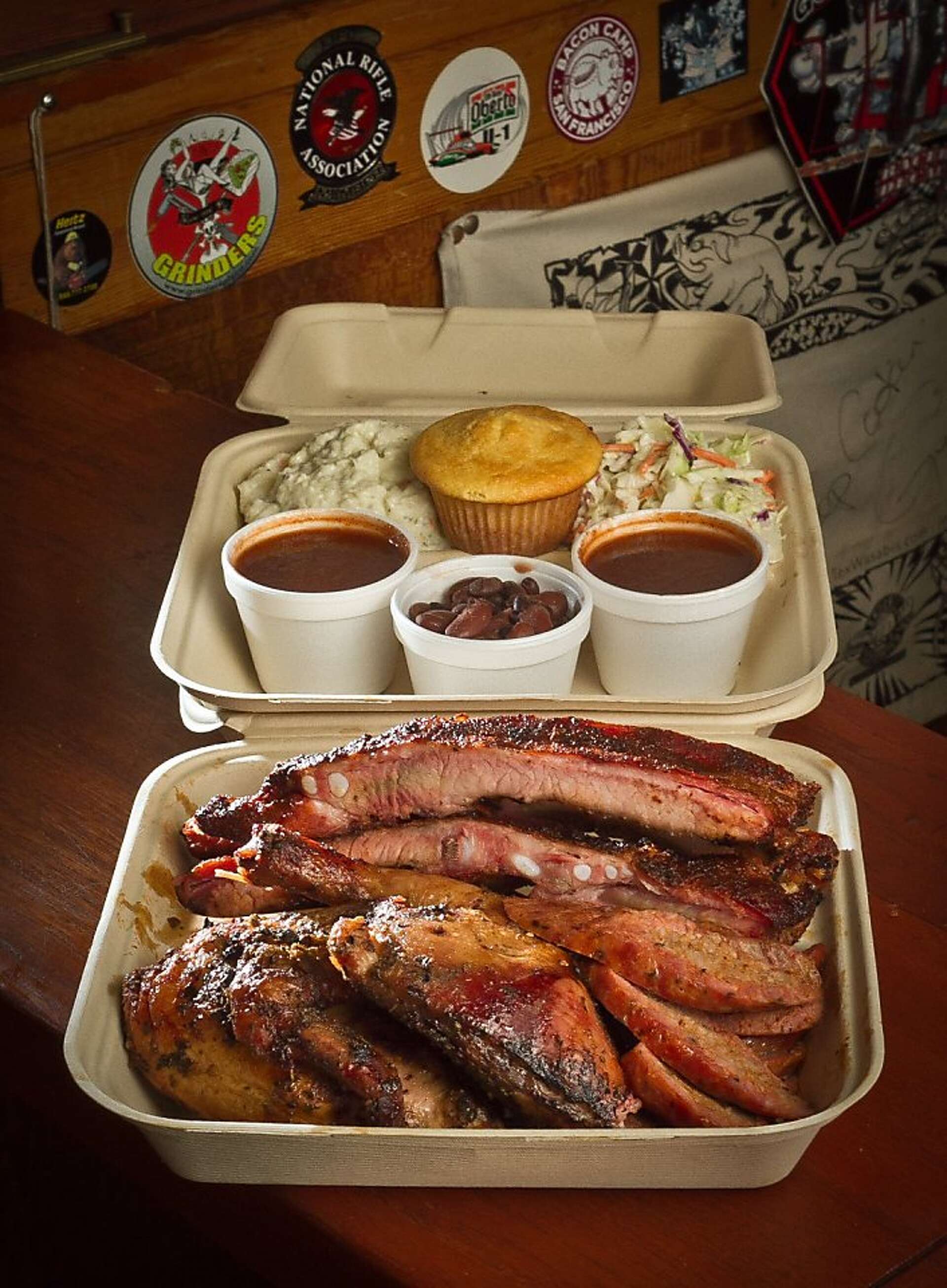 Gorilla Barbeque, Pacifica: Good 'cue, great sauce
