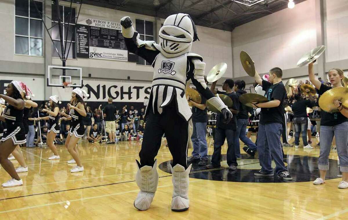 Steele holds pep rally before state title game