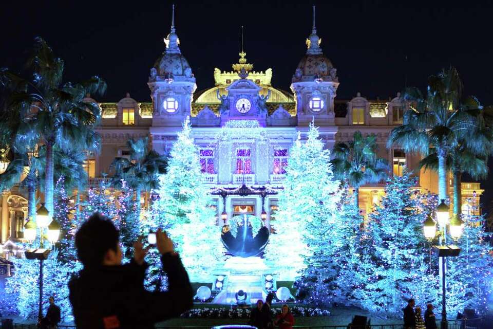 Spectacular holiday lights around the world