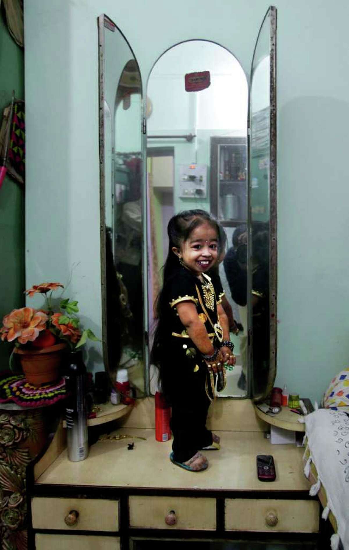 World's shortest woman wants to be Bollywood star
