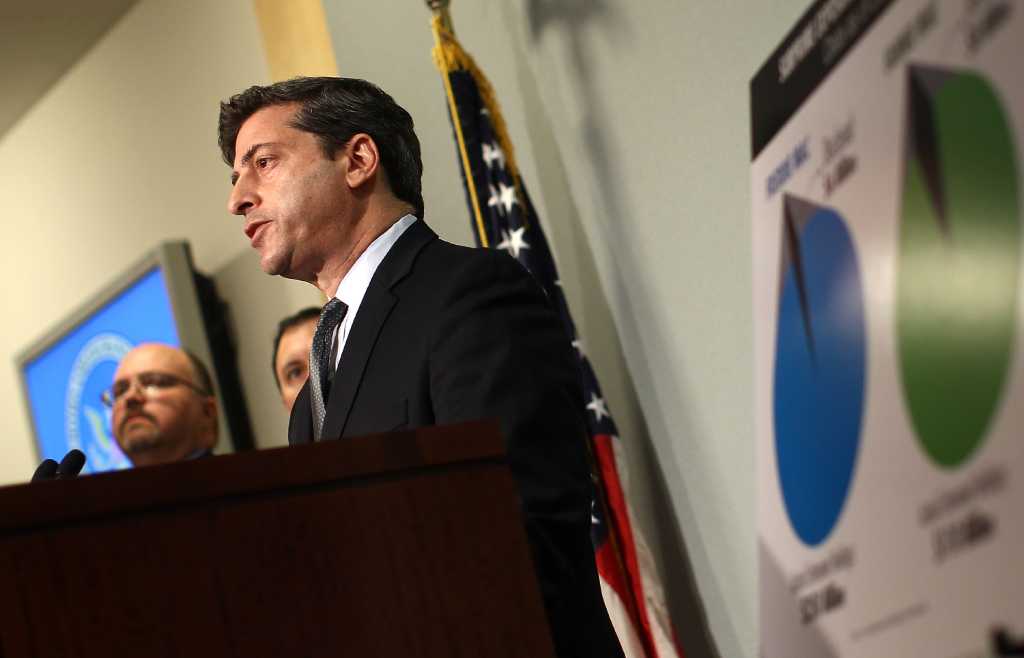 SEC sues 6 former top Fannie and Freddie executives