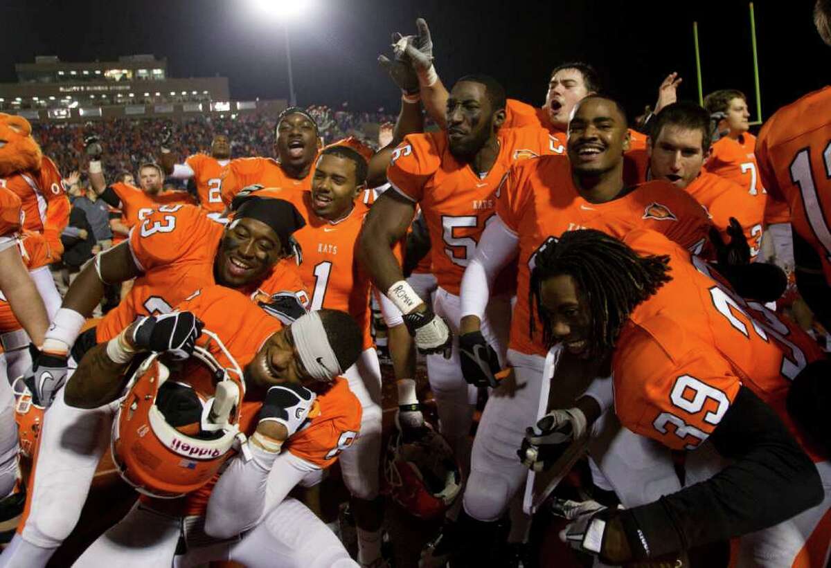 SHSU holds off Montana to reach FCS title game