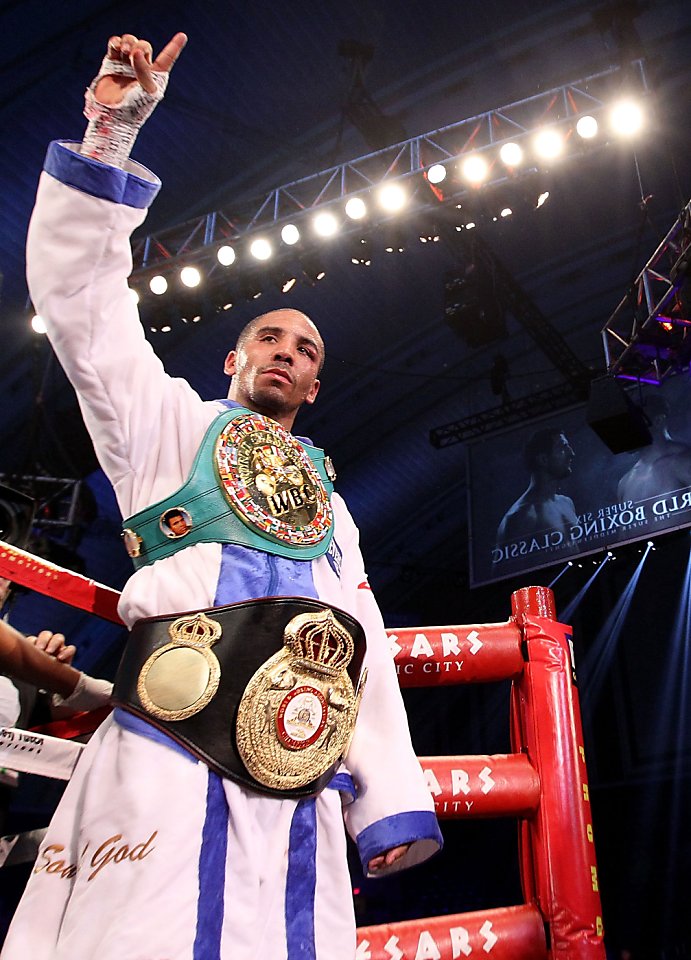 Andre Ward defeats Carl Froch for Super 6 title