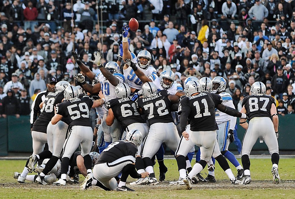 Raiders blow 13-point lead, Lions win 28-27