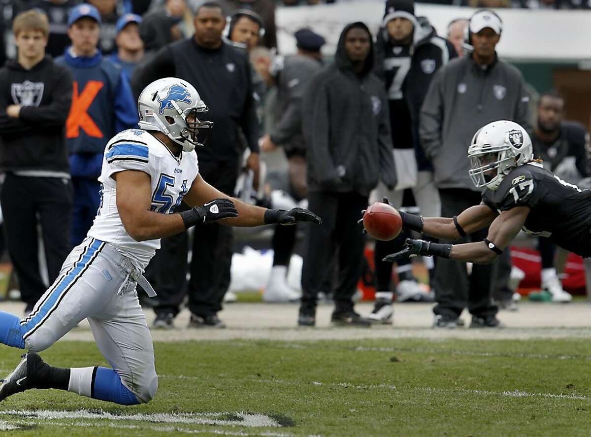 Raiders blow 13-point lead, Lions win 28-27