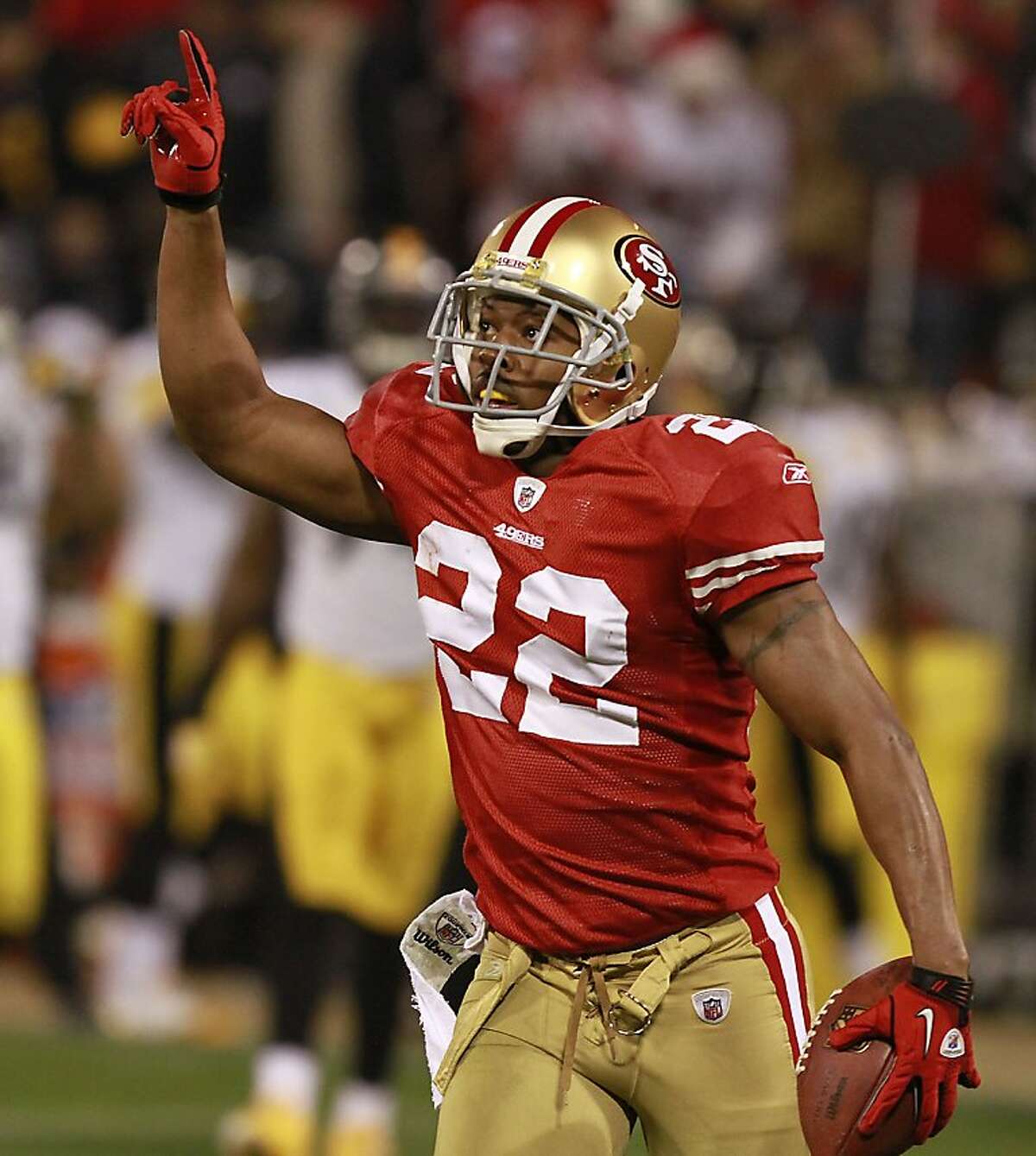 49ers re-sign Carlos Rogers, defense stays intact