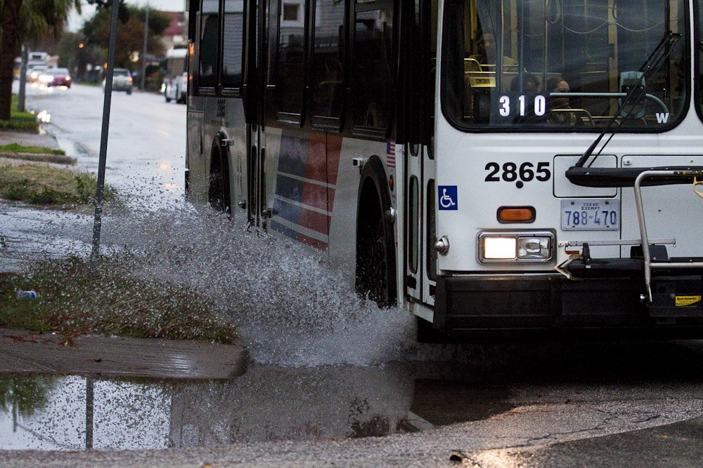 Wet weather greets Houston commuters