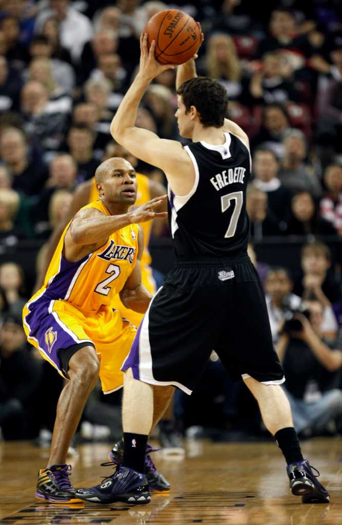 Jimmer Fredette finds a way for Kings in debut