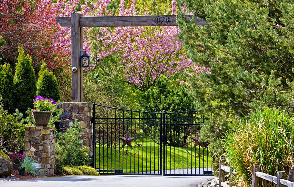 Inside two ex-Mariners' mansions