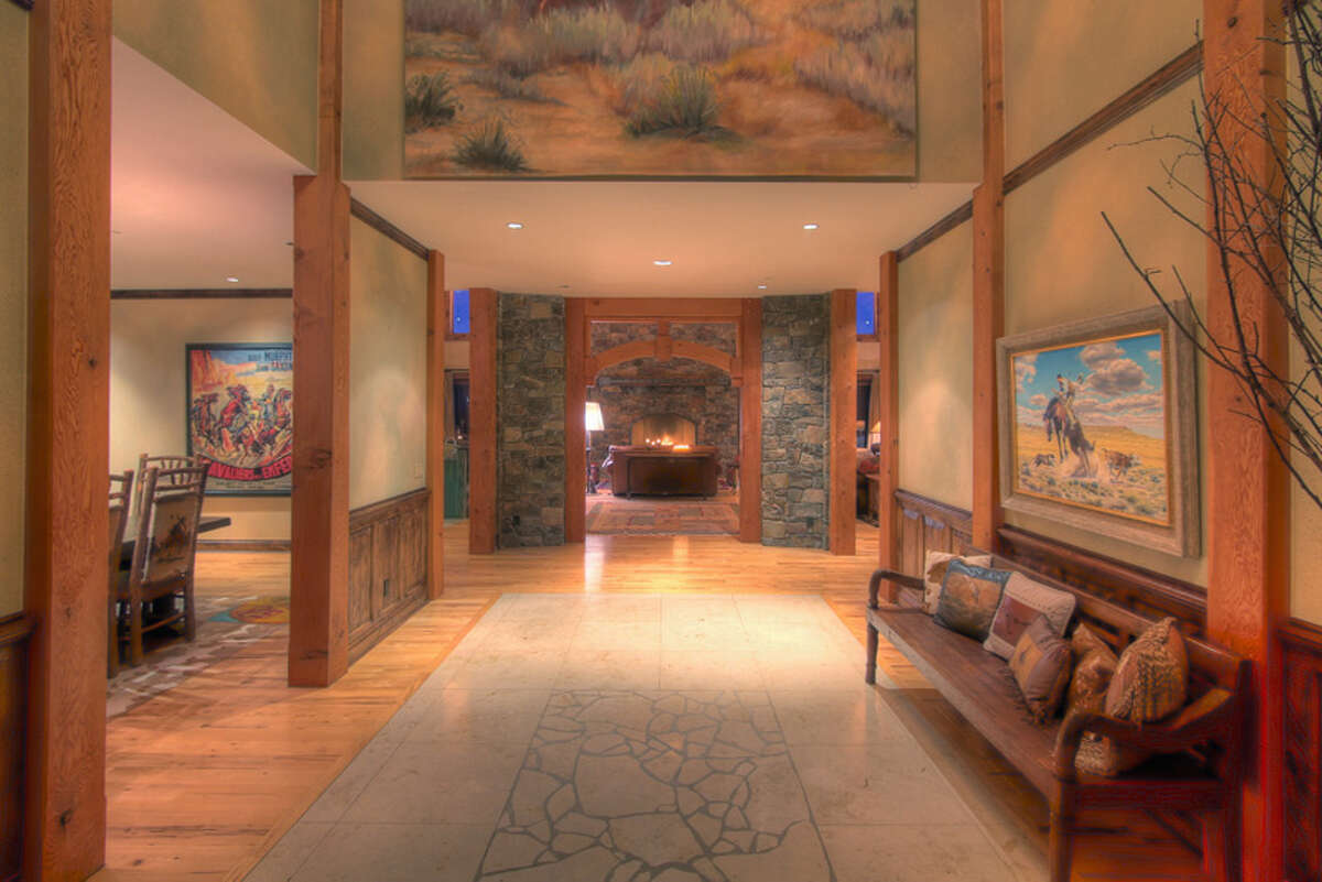 Inside two ex-Mariners' mansions