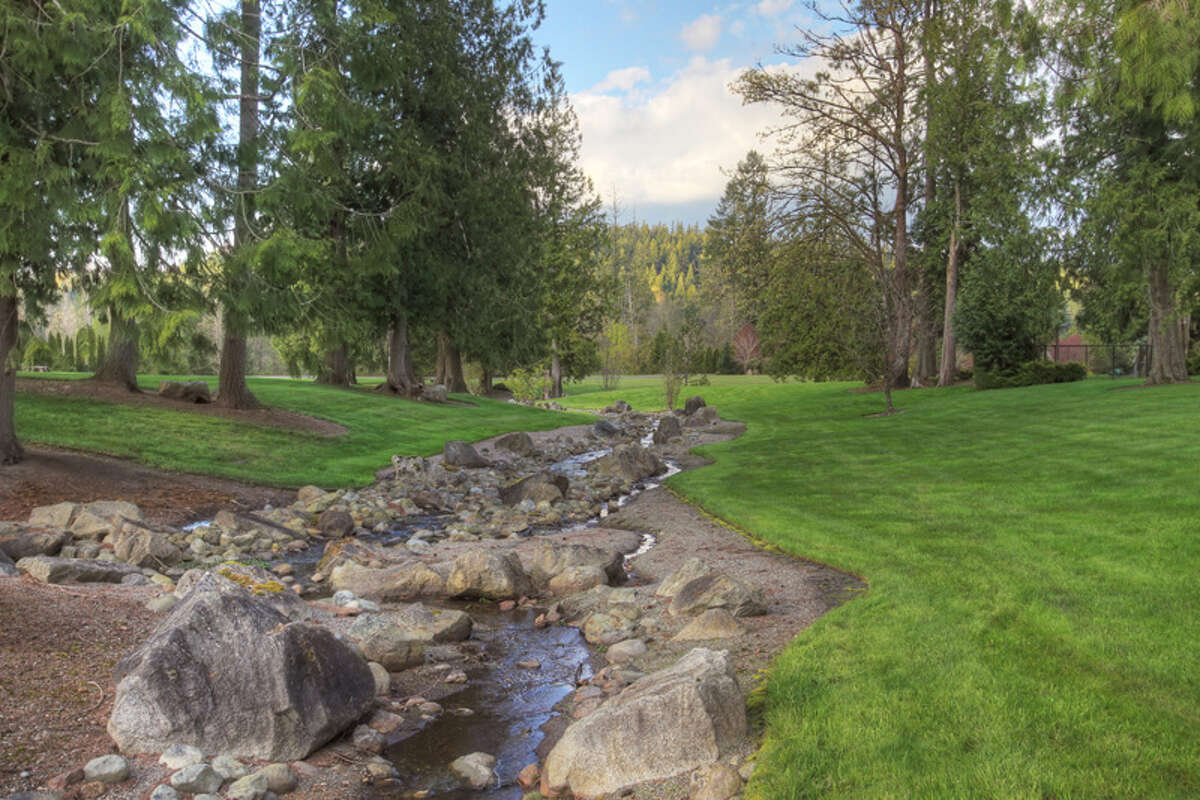 Inside two ex-Mariners' mansions