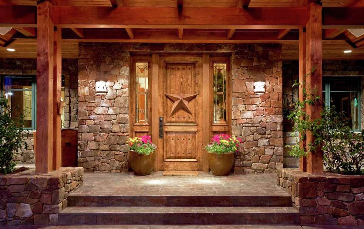 Inside two ex-Mariners' mansions