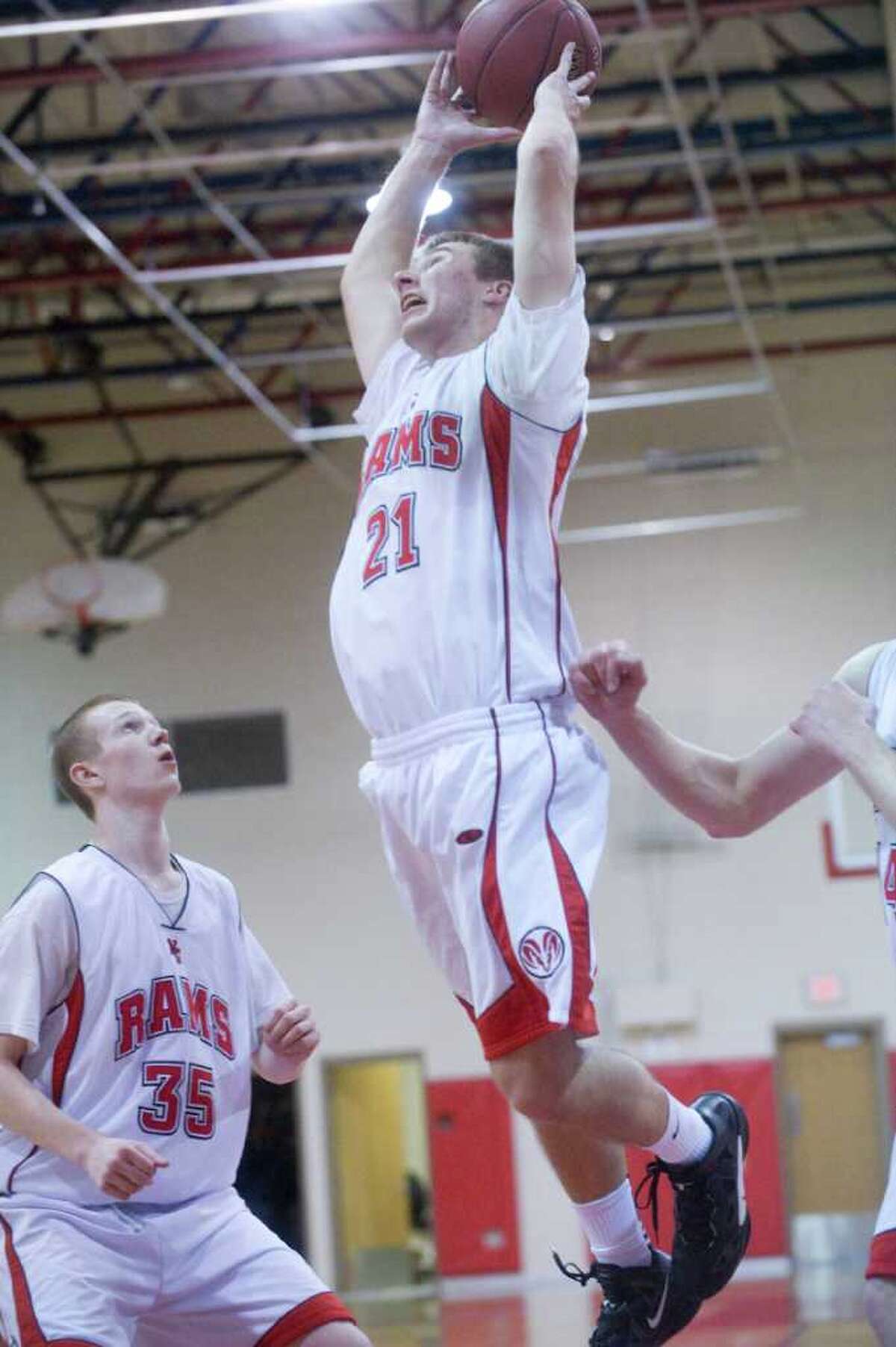 Greenwich basketball team downs New Canaan in LaVista Tournament