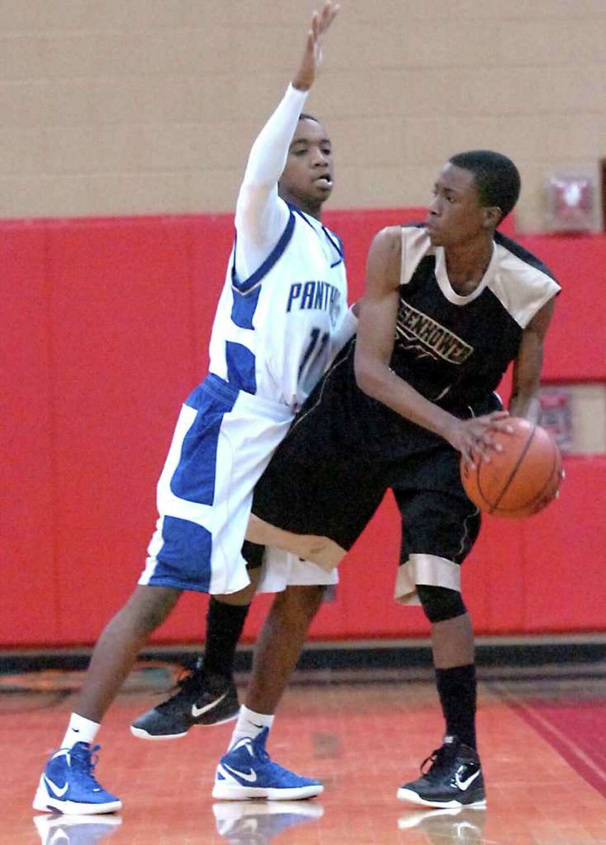 Central's Mitchell, Smith combine for 70 points in win against Houston ...