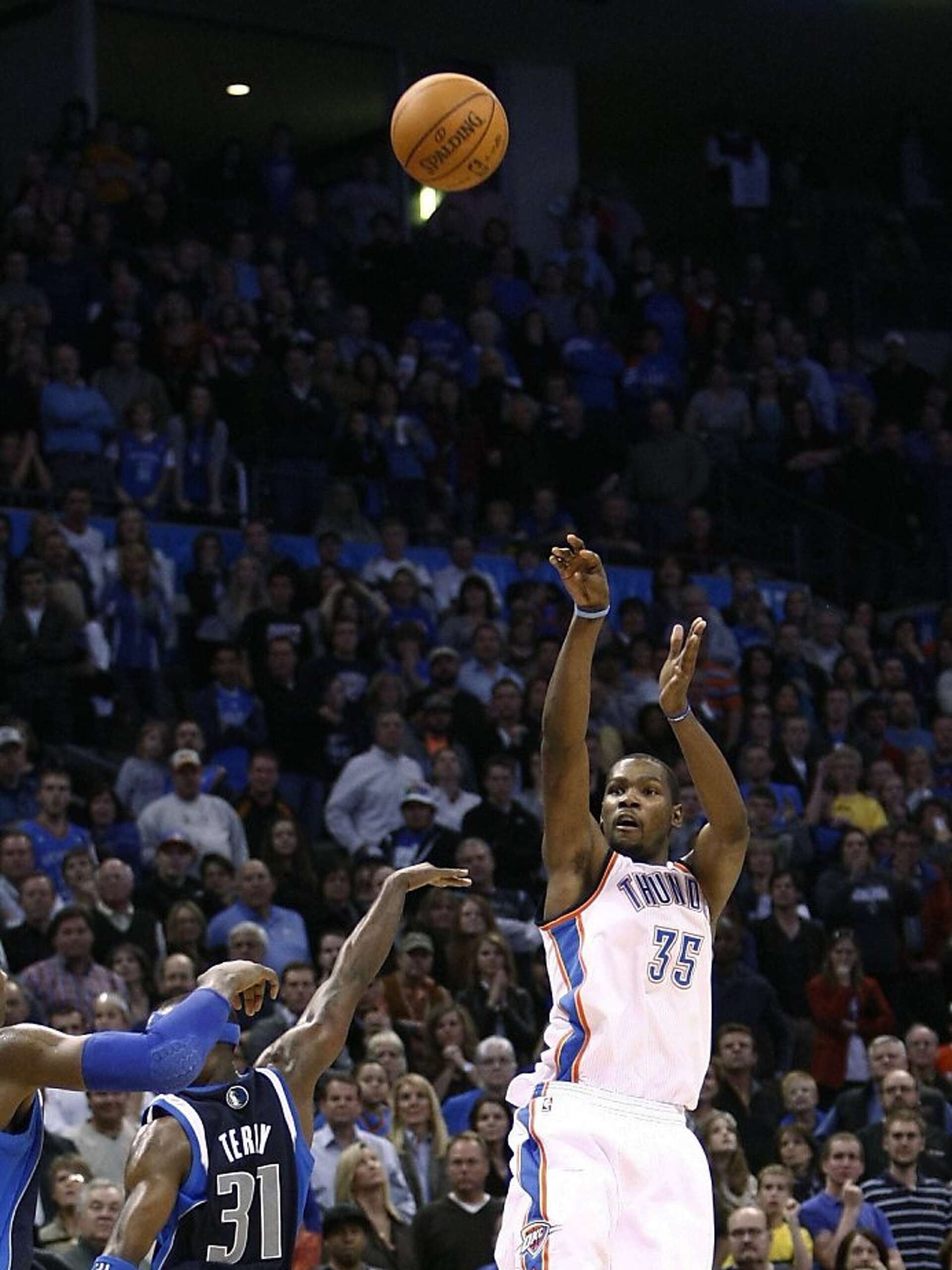Kevin Durant's 3-pointer at buzzer lifts Thunder