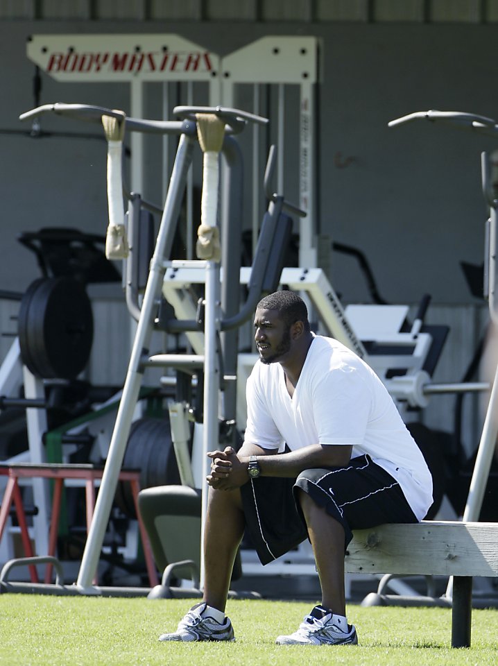 Raiders face familiar obstacle in Jared Gaither