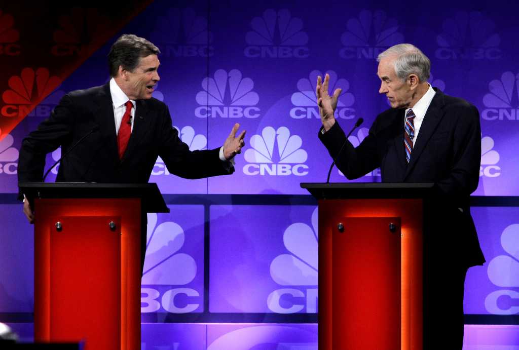 Outsiders, loyalists divided as Perry campaign struggled