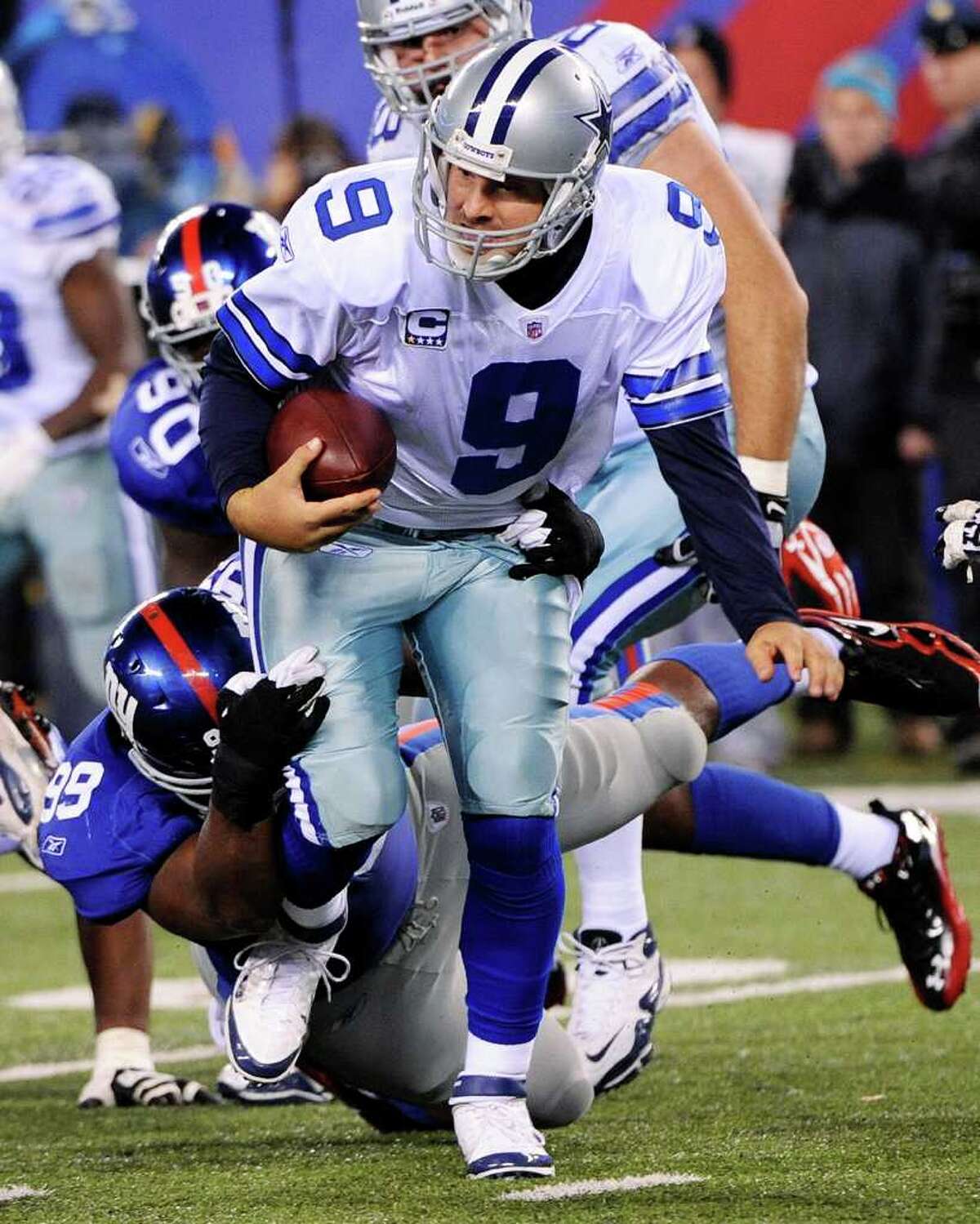 Giants win NFC East, beat Cowboys 31-14 (with photos)