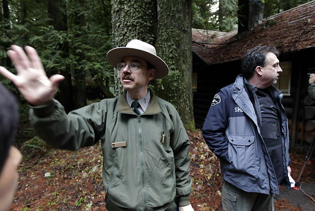Mount Rainier park ranger killed - gunman sought