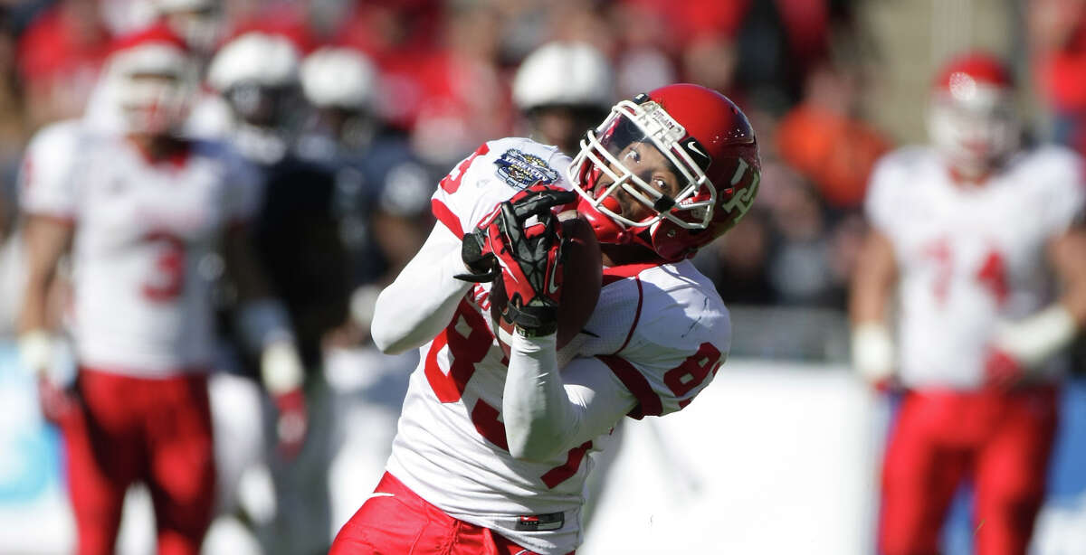 Keenum, UH roll past Penn State in TicketCity Bowl