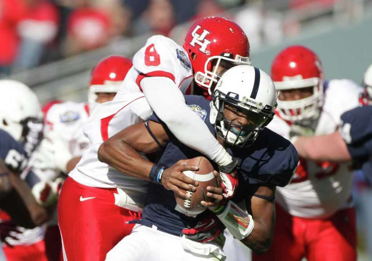 Keenum, UH roll past Penn State in TicketCity Bowl