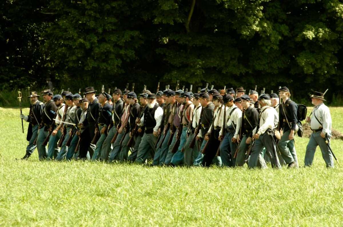 Confederate soldiers stage weekend invasion of Woodbury's Three River Park