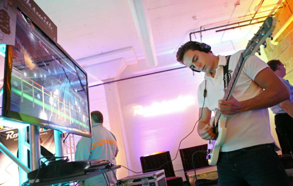 'Rocksmith' rocks out with real-life guitars