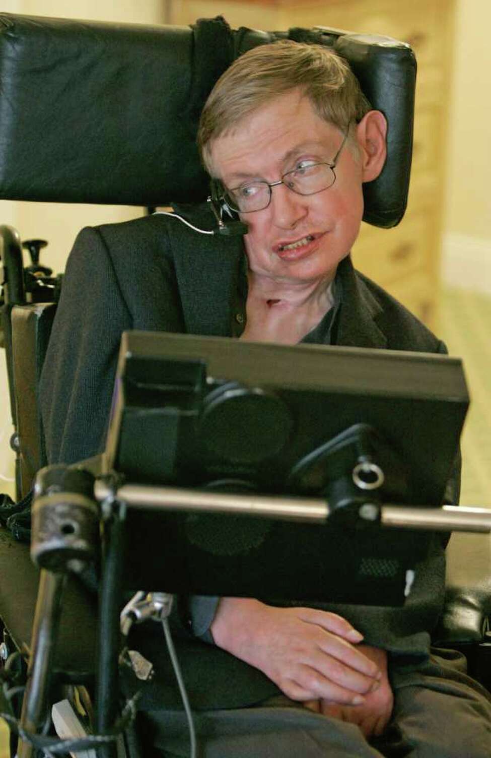 Hawking defies illness, nears 70