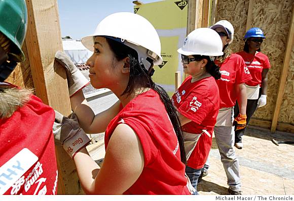 Moms pitch in for Habitat in Women Build Week