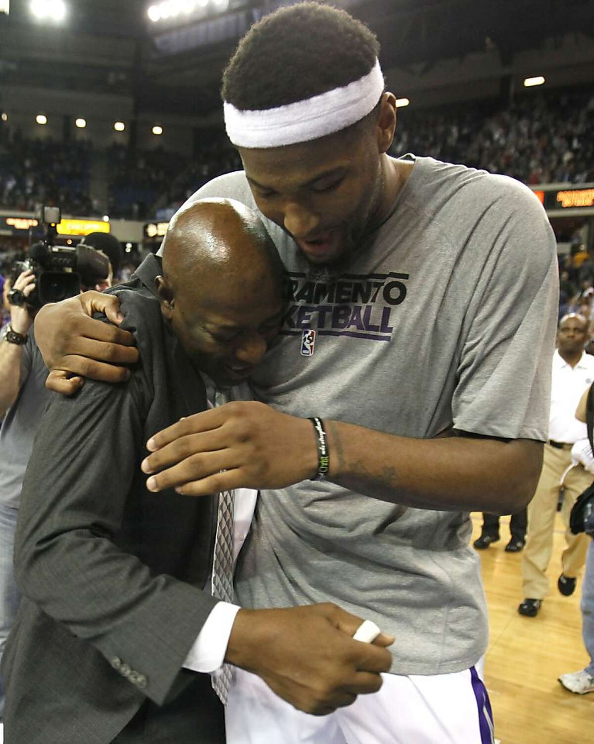 Kings give Keith Smart long-term shot at success