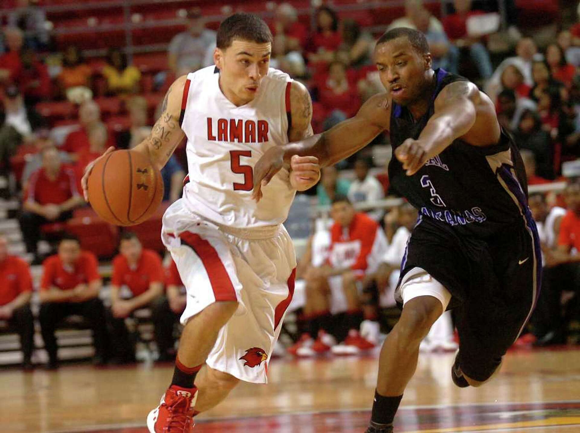 Bob Knight watches as Lamar dominates UCA