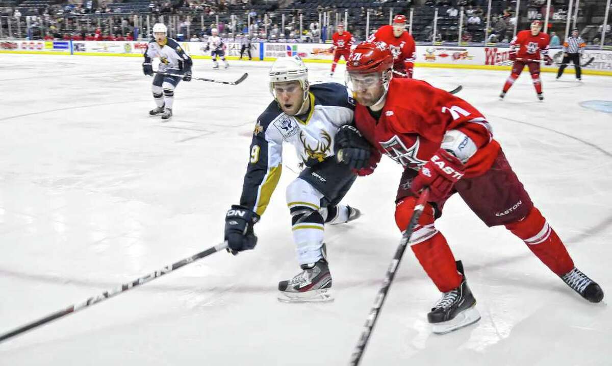 Bucks sign first Laredo-born player for 2018-19 season