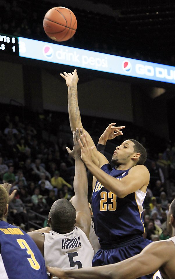 Allen Crabbe shoots Cal past Oregon, 77-60
