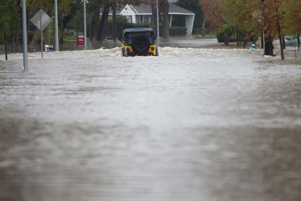 Flash flooding plagues Houston after heavy storms