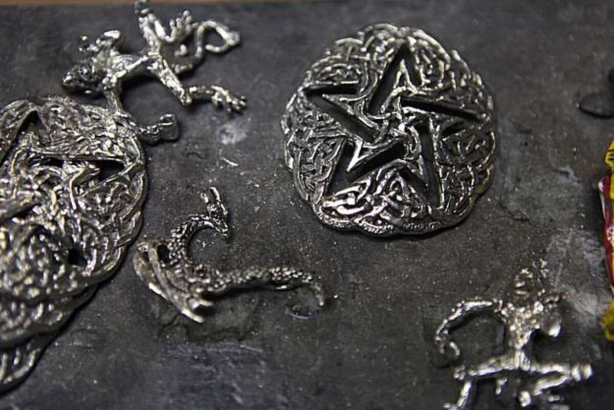Pewtersmiths honor age-old tradition