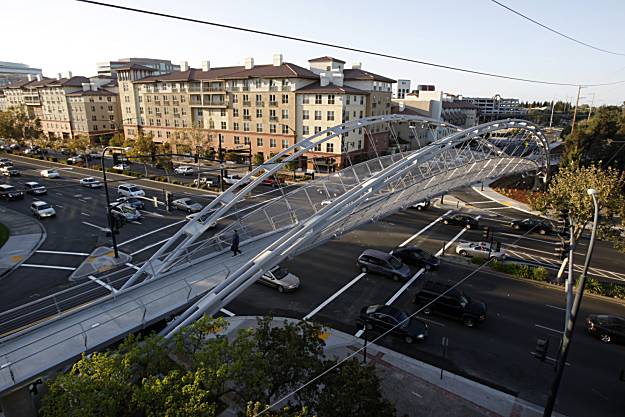 Footbridge an elegant new icon in East Bay