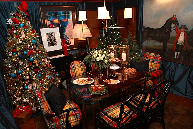 Holiday decorating with the pros