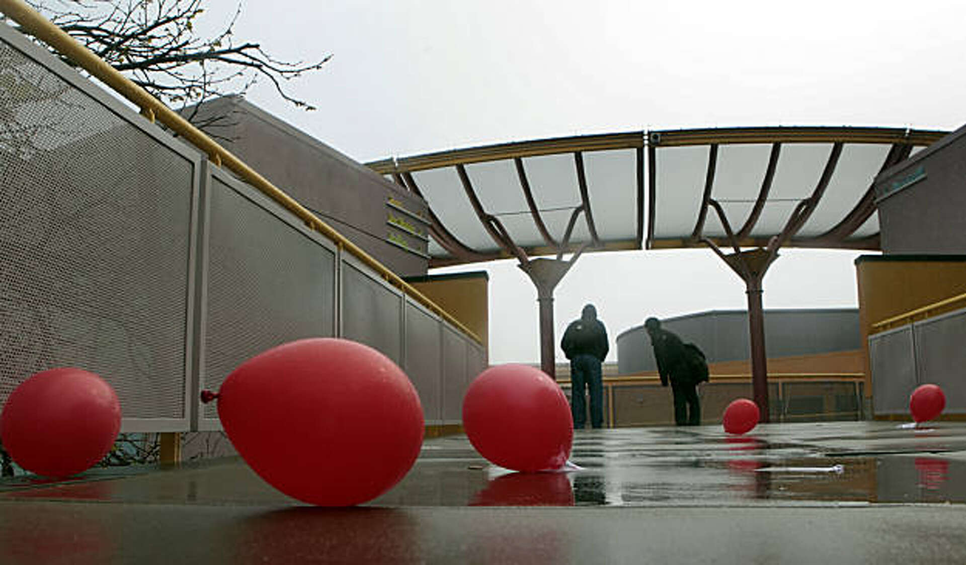 Balloon stunt in S.F. draws anger, criticism