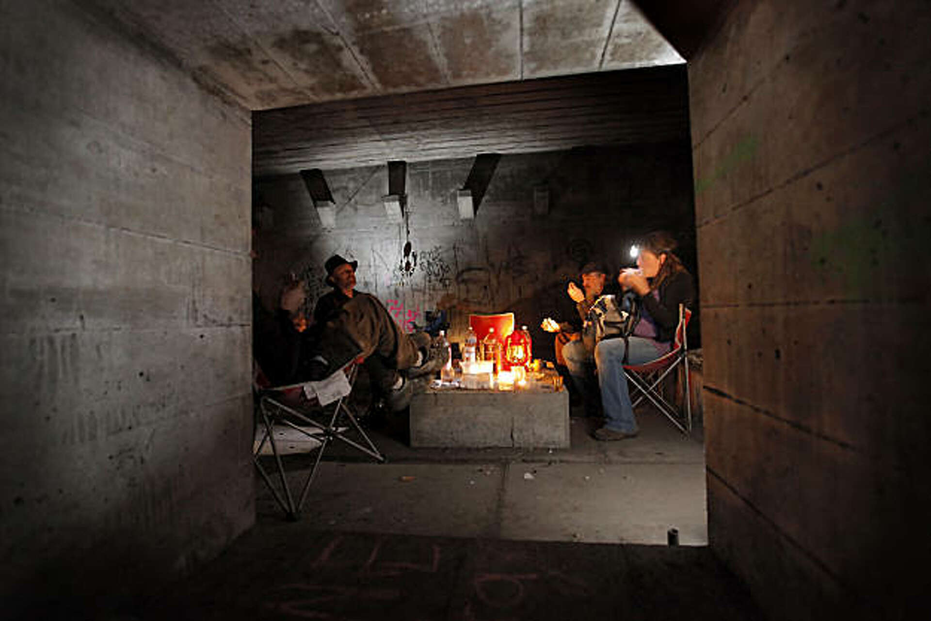 Caves: 'Urban explorers' discover secret world below